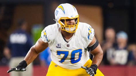 Chargers Slater Becomes Nfls Highest Paid Offensive Lineman With