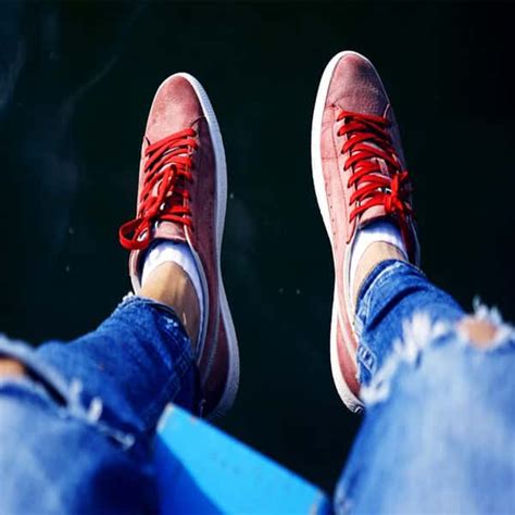 عکس پروفایل با کفش آل استار و اسپرت خوشگل و خوشرنگ