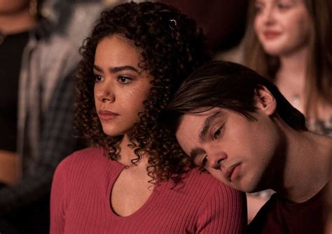 Why Marcus And Ginny Are Broken Up In Ginny And Georgia Season 3