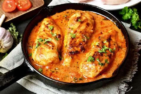 Filets De Poulet Légers à La Crème De Tomate Un Délice Pour Les
