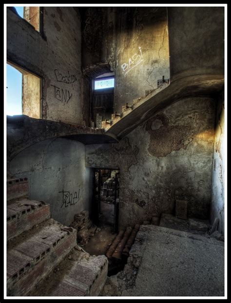 Abandonalia La Fábrica De Muñecas