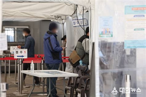 5일 신규 확진자 6만4106명 해외유입 확진자 194명