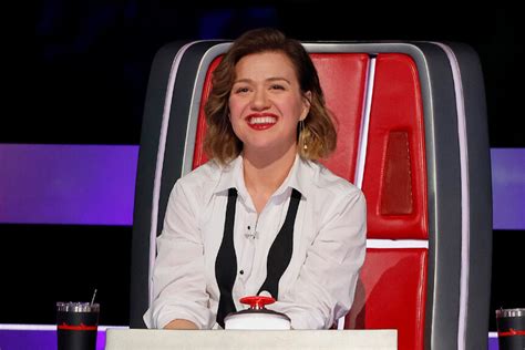 Why Kelly Clarksons Bob On The Voice Isnt Permanent