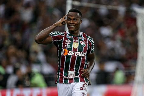 Arias Faz Dois Fluminense Vence Ldu E é Campeão Da Recopa Metrópoles