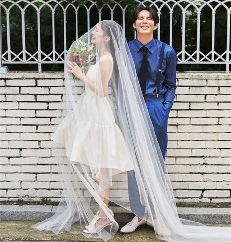 미니멀리즘하고 자연스러운 웨딩촬영을 하는 어뮤즈하우스 스튜디오 결직웨딩