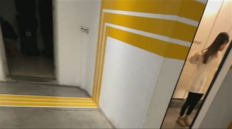 十一月最新流出 ️精品手持厕拍大神潜入某广告公司尾随偷拍几个颜值白领姐姐尿尿 同好吧