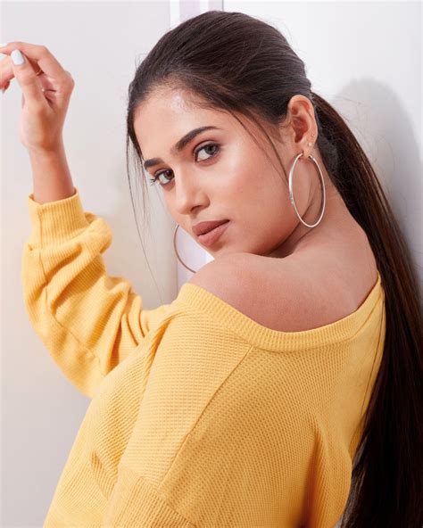 மையல் படம் மூலம் தமிழில் அறிமுகமாகும் நடிகை சம்ரித்தி தாரா Tamil Info Booth