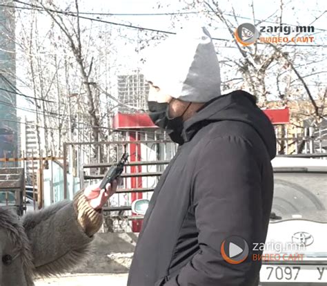 Хохирогч охины аав Э Миний охины толгой дээр танихгүй охин халуун кофегоо асгасан маш их