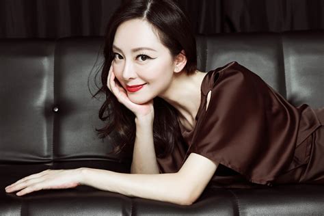 金牌演员许榕真 彰显熟女致命吸引力