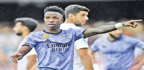 ရီယိုဒီဂျနေးရိုးအာဏာပိုင်များက ဗင်နီစီးယက်စ်ကို ဂုဏ်ပြုသောအားဖြင့် လူမ