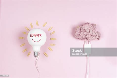 굉장해요 아이디어예요 컨셉입니다 구겨진 색상화 종이 및 전구 0명에 대한 스톡 사진 및 기타 이미지 0명 구겨진 구겨진 종이 Istock