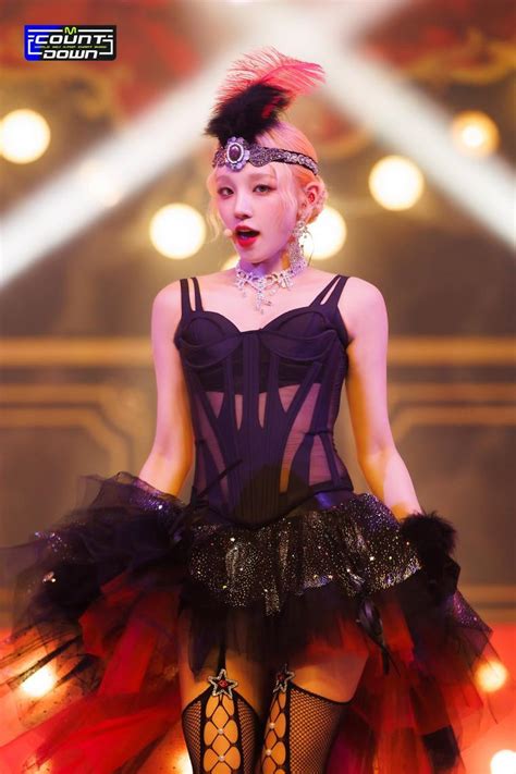 여자아이들 민니슈화우기 망사스타킹 뽀얀 허벅지 촬스의 이슈와 유머