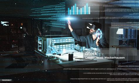 건축 홀로그램 엔지니어링 또는 청사진 데이터가 있는 Vr의 사람 또는 부동산 건물 계획 가상 현실에서 밤에 프로젝트의 홀로그램 비전을 가진 미래 지향적인 3d 모델 또는