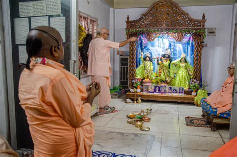 sevya y sevak sri chaitanya saraswat math