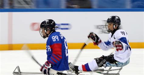 열띤 훈련 펼치는 패럴림픽 아이스하키 팀