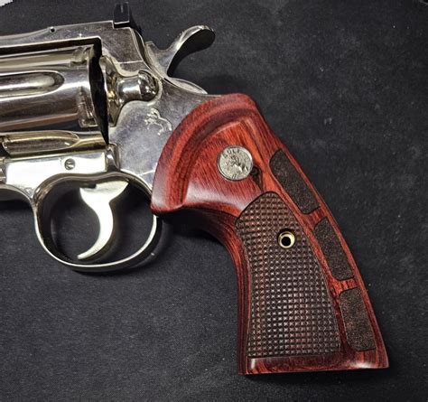 Colt Python Target Grip Rosewood Checkered Stipple Silver Medallions