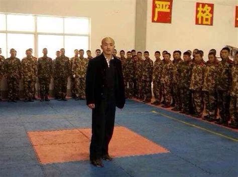 一龙传授武警杀人技你不害恐怖分子他就会害你