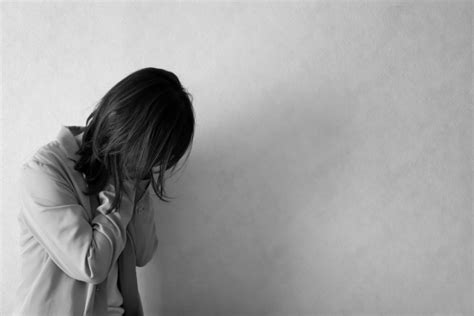 女性の情緒不安定の治し方は？生理との関係や落ち着く方法を解説｜humming（ハミング）