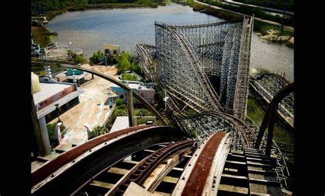 Abandoned Rollercoaster At Six Flags New Orleans Abandoned Theme