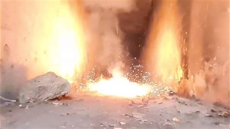 Пиратка черна вдовица тест в тъмно затворено помещение Slow Motion Youtube