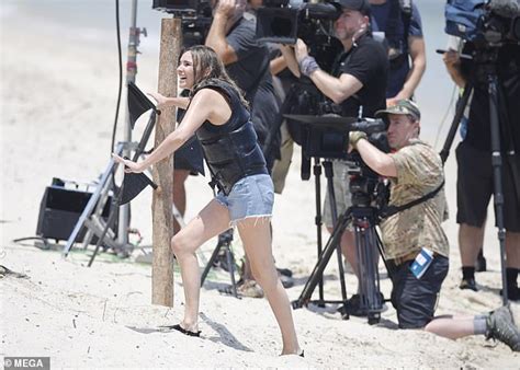 Im A Celeb Nadine Coyle And James Haskell Strike Up A Bond Daily