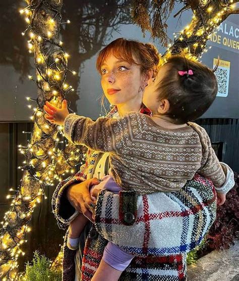 Natalia Téllez Comparte Tierna Postal De Su Hija Y Un Detalle De La