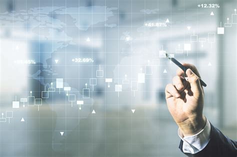 흐릿한 사무실 배경 외환 및 투자 개념에 가상 창조적 인 재무 그래프와 세계지도로 작업하는 펜으로 사업가 손의 다중 노출 거래자에 대한 스톡 사진 및 기타 이미지 Istock