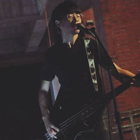 Chinwei Chin Wei • Threads Say More