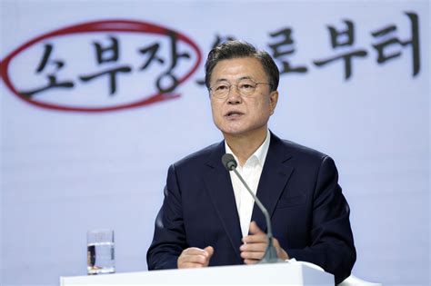 속보 文대통령 정치의 계절 돌아왔으나 정치적 중립 지켜야