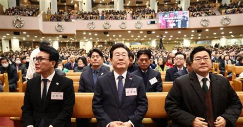 이재명 “예수님이 우리 국민 곁에 함께하셨으면”