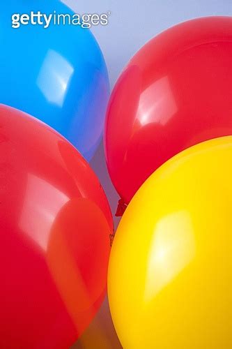 노란색누끼빨간색실내정물컬러풀클로즈업탑앵글파란색풍선흰색배경 이미지 A12263243 게티이미지뱅크