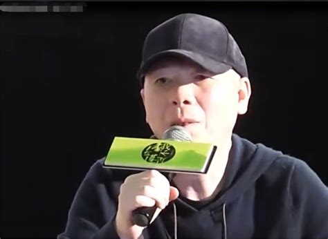 冯小刚白癜风（导演冯小刚受白癜风困扰多年）可可情感网