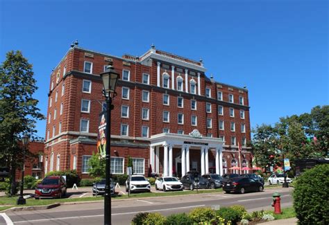 캐나다 프린스 에드워드 아일랜드 여행 숙소 추천 로드 샬럿타운 실버우드 모텔 더 홀먼 그랜드 호텔 어디가 좋을까