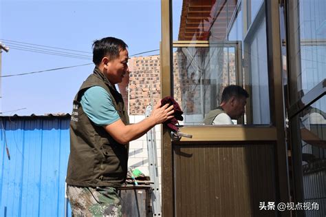 山西省怀仁市：“橄榄绿”到“志愿红” 退役军人彰本色服务张大爷云中