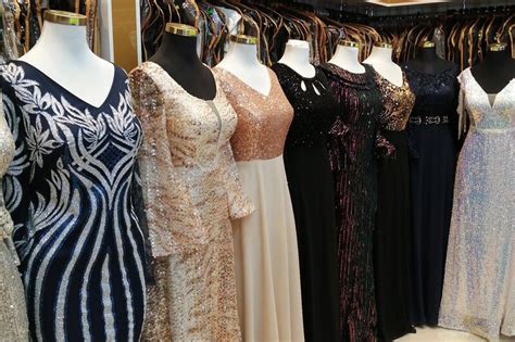 ببینید لباس مجلسی ۱۰ میلیارد تومانی با یک کیلو طلا و ۱۲۰۰ الماس روسی