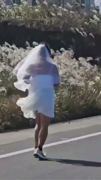 너울성 파도를 헤치며 하얀드레스를 입고 달리시는 멋진 마라토너결혼기념일 축하드려요24년제주감귤국제마라토대회글로시말차현주의하루20241117 Youtube