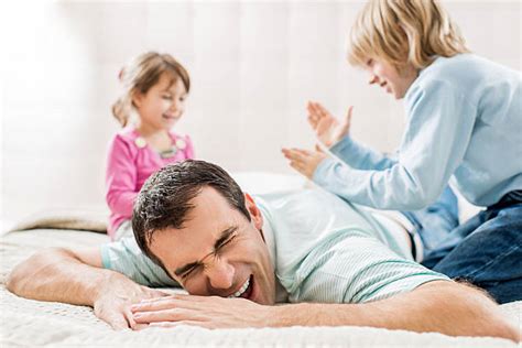 12400 Fotos Bilder Und Lizenzfreie Bilder Zu Kinder Massage Istock
