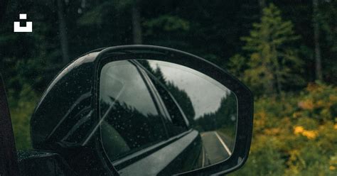 낮 동안 푸른 나무를 반사하는 자동차 사이드 미러 사진 Unsplash의 무료 마운트 워싱턴 이미지