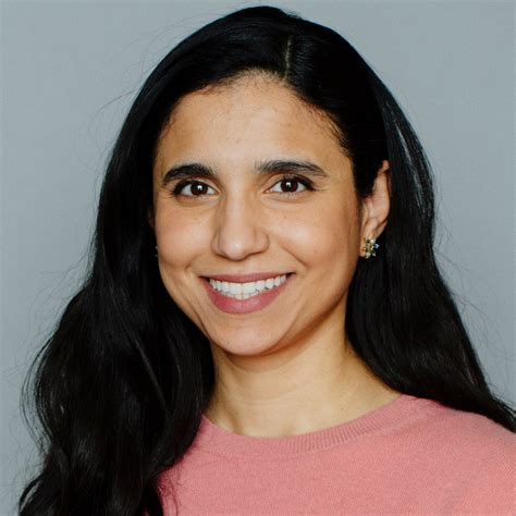 Denise Neves Santos Medium