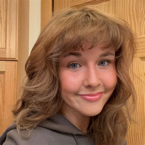 Anna Hand Customer Service Representative Hirschbach Linkedin