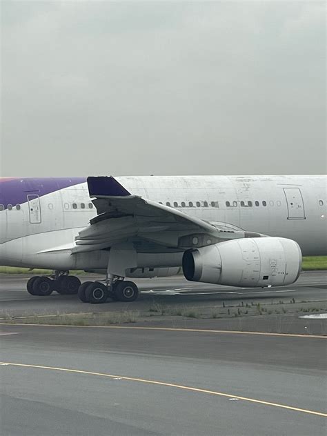 เครื่องบินการบินไทย เฉี่ยวชนกับ สายการบินอีวีเอ บนรันเวย์สนามบินฮาเนดะ