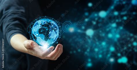 Foto De Businessman Hand Show Of Digital Data Network Transformation