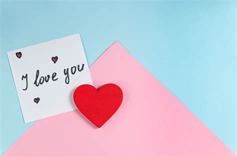 발렌타인 데이 배경 파스텔 블루와 핑크 컬러로 사랑해 하는 단어로 붉은 마음과 메모를 합니다 발렌타인 데이 컨셉 플랫 레이 0명에 대한 스톡 사진 및 기타 이미지 Istock