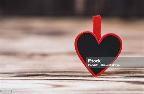 발렌타인입니다 사랑 해요 발렌타인 데이 엽서입니다 어머니의 날 발렌타인의 날에 대 한 개념을 사랑 해요 나무 배경 해피 발렌타인 하트 텍스트에 대 한 공간을 가진 발렌타인