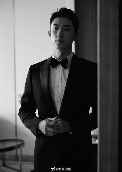 黄景瑜北影节造型曝光，穿上正装之后这个身材比例更明显了！黄景瑜新浪新闻