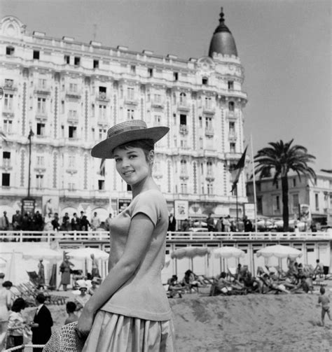 Agnes Laurent Au Festival De Cannes De Rue Des Archives Reproduction