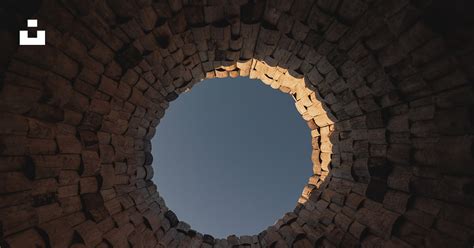 구멍이있는 돌 아치 길 사진 Unsplash의 무료 Никола ленивец 이미지