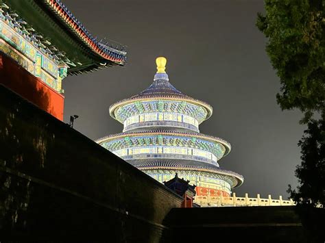 Азийн аялал Тэнгэрийн сүмийн шөнийн үзэмж Бээжингийн