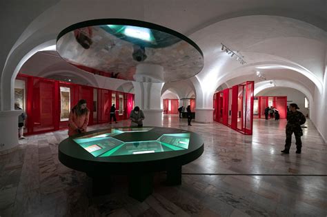 Живопис та мініатюри з колекції столичного музею демонструють у Литві Вечірній Київ