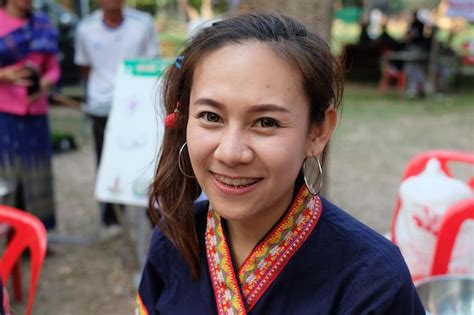 Premium Photo Portrait Of Smiling Woman Standing Outdoors